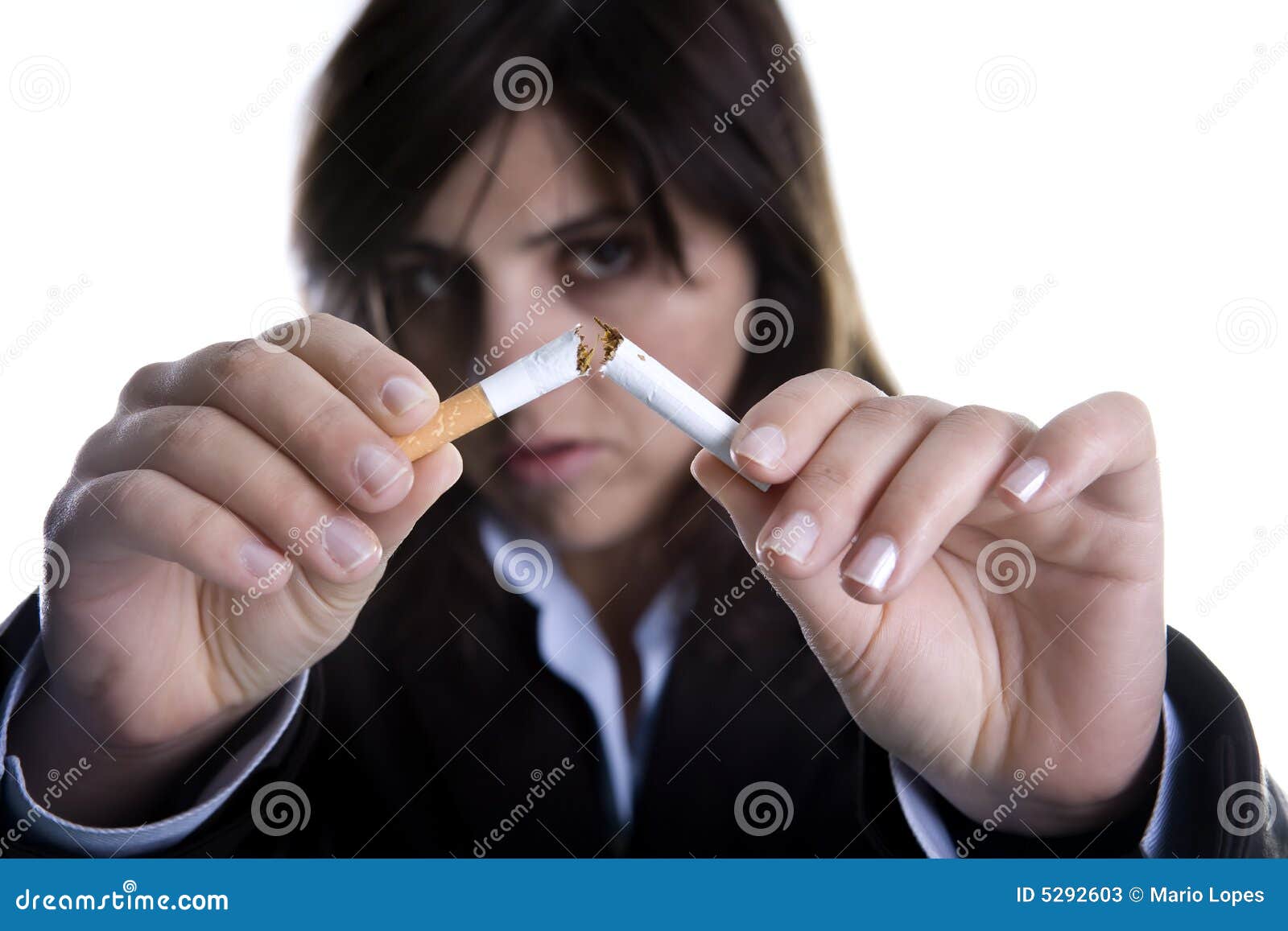 Mujer Que Rompe El Cigarro - Concepto Del Anti-tabaco Imagen de archivo ... Mujer Que Rompe El Cigarro - Concepto Del Anti-tabaco Imagen de archivo ...