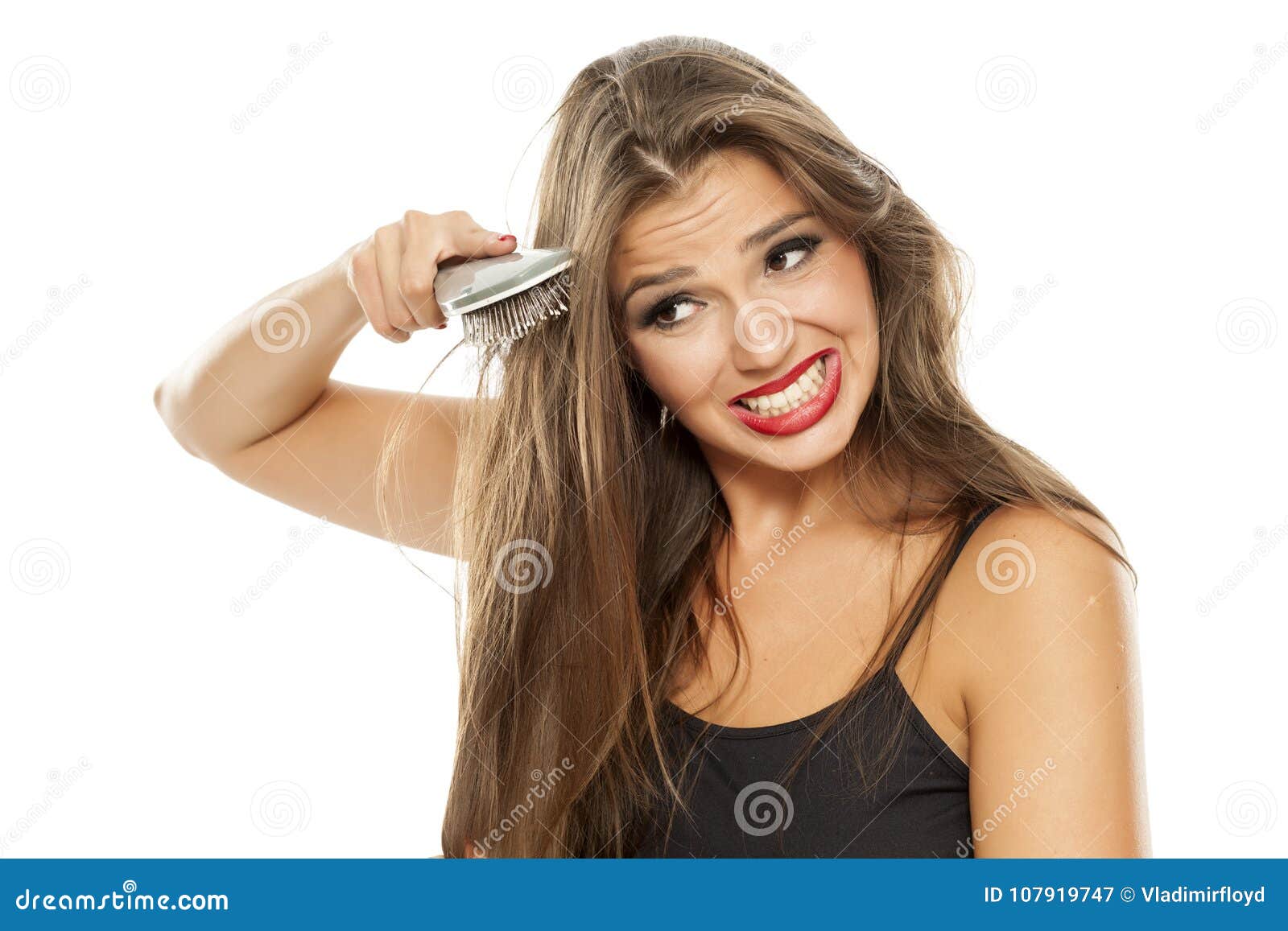 Mujer que se peina el pelo imagen de archivo. Imagen de problema ...