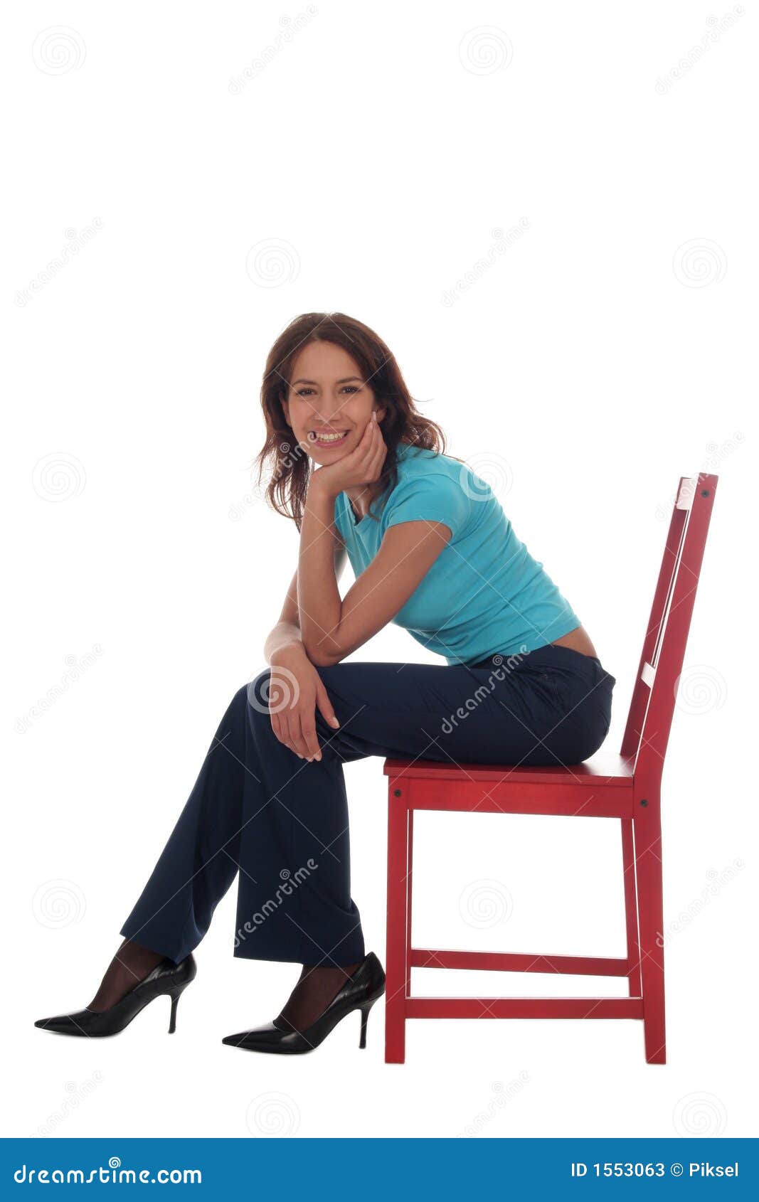 Mujer Que Se Sienta En Silla Imagen de archivo - Imagen de morena, tiro ...