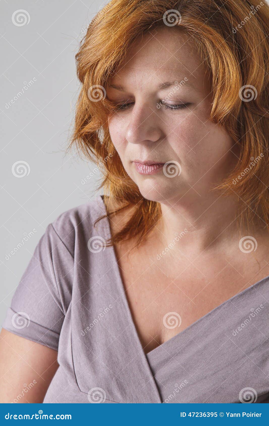 Mujer reservada imagen de archivo. Imagen de relaje, brillante - 47236395