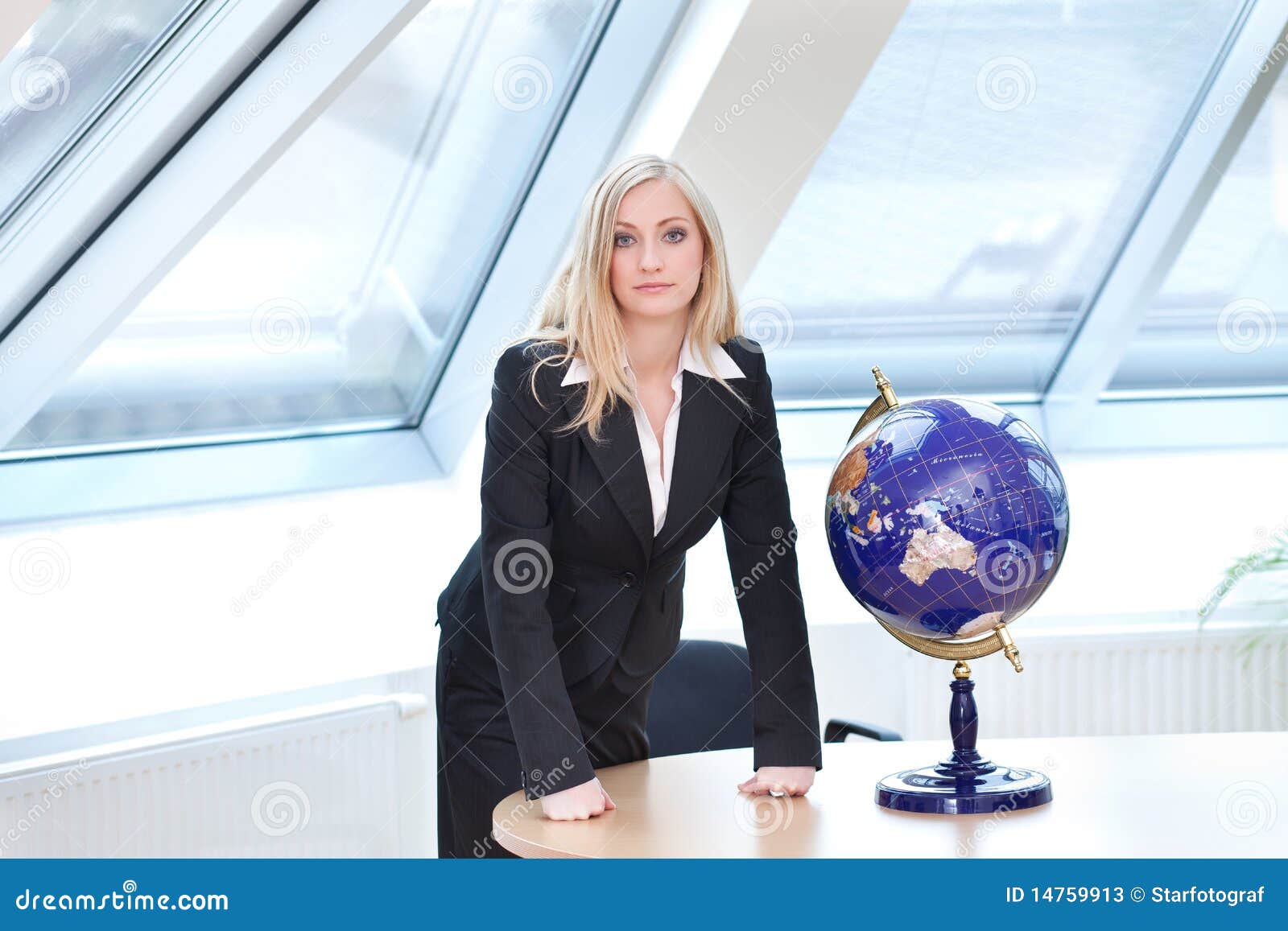 Mujer responsable imagen de archivo. Imagen de collar - 14759913