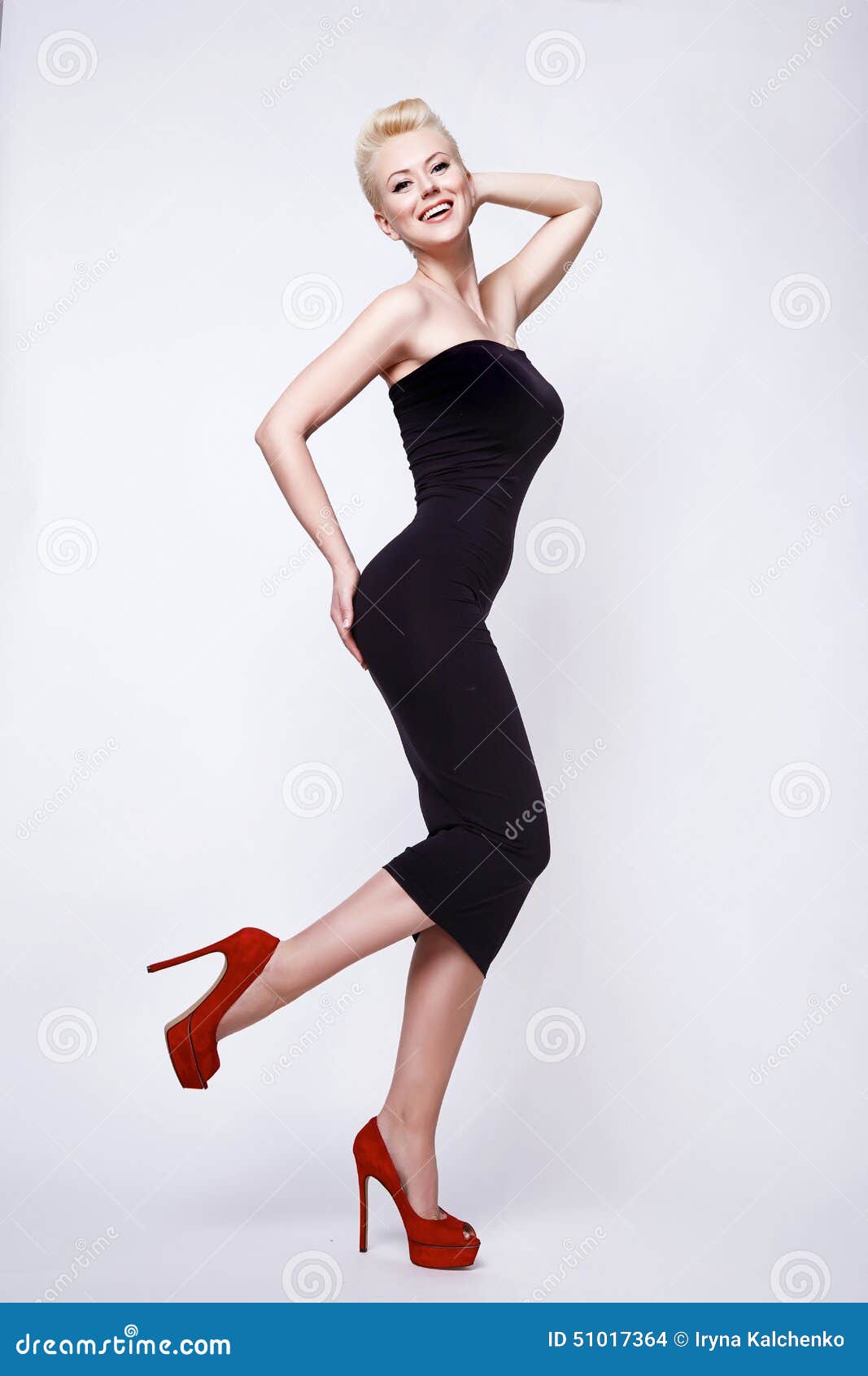 Mujer Rubia Atractiva De La Belleza En Cuerpo Perfecto Modelo Del