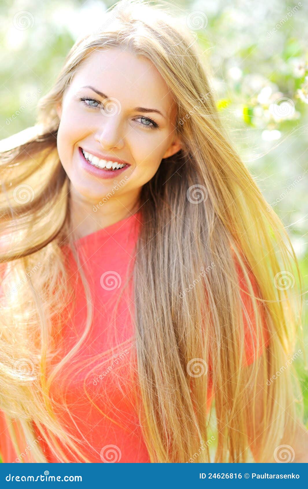 Mujer Rubia Hermosa Joven Foto De Archivo Imagen De Mujer 24626816