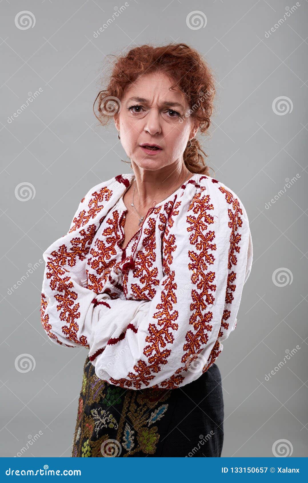 Mujer Rumana En Traje Tradicional Imagen de archivo - Imagen de mayor ...