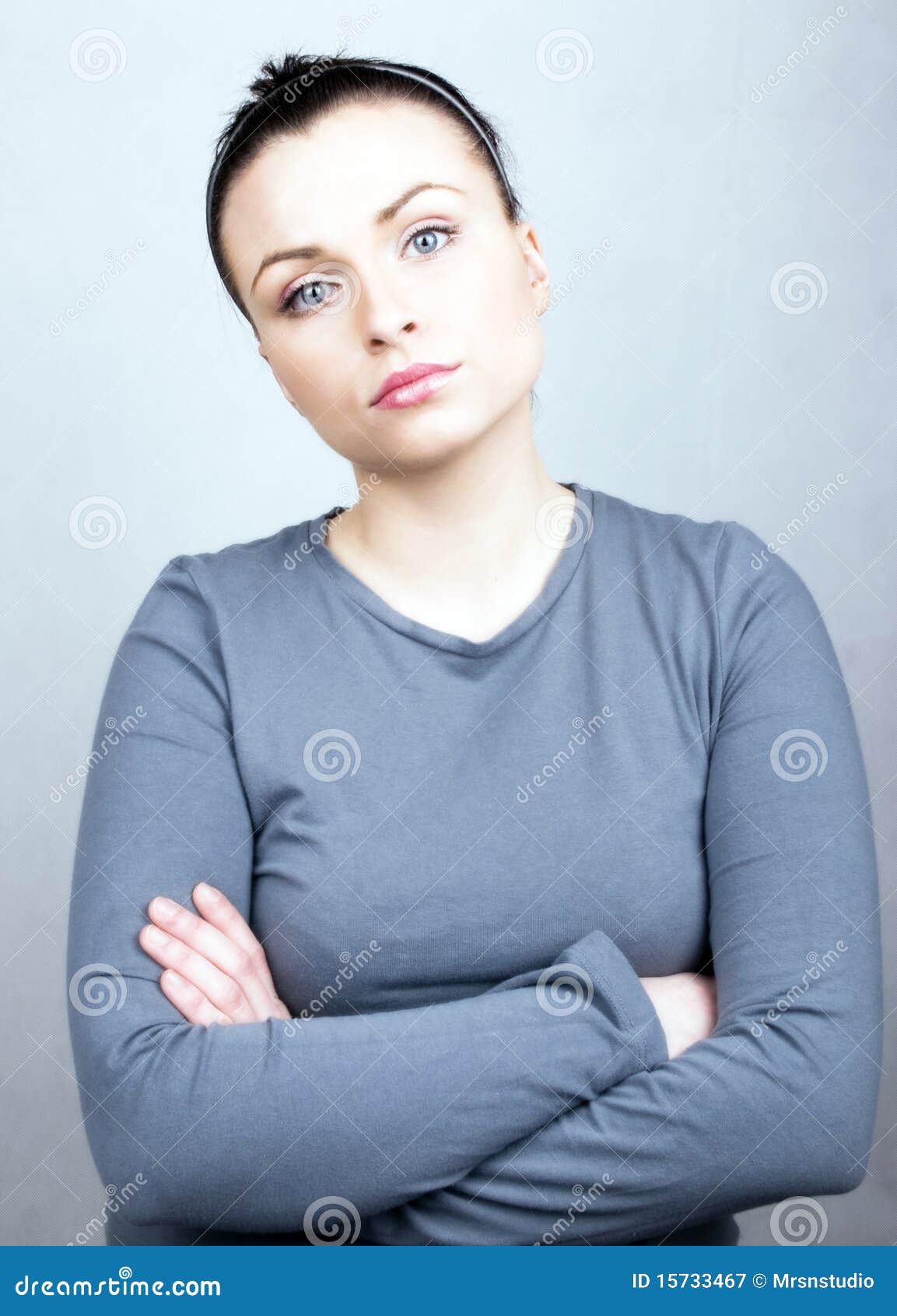 Mujer seria imagen de archivo. Imagen de cara, serio - 15733467