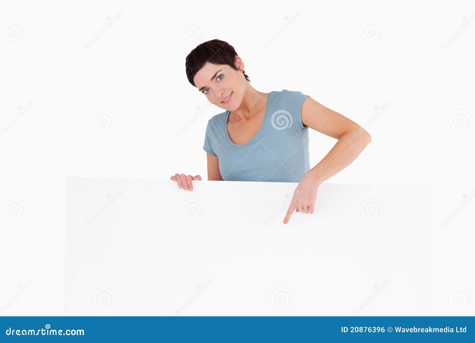 Mujer Sonriente Que Señala En Algo En Un Panel Foto de archivo - Imagen ...