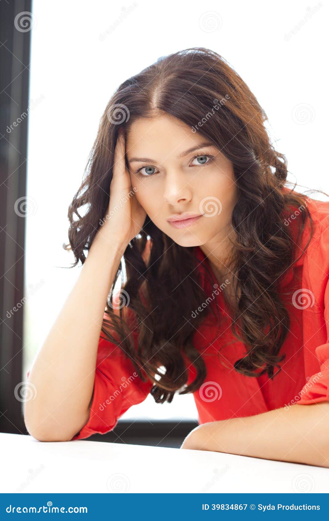 Mujer tranquila y seria imagen de archivo. Imagen de muchacha - 39834867