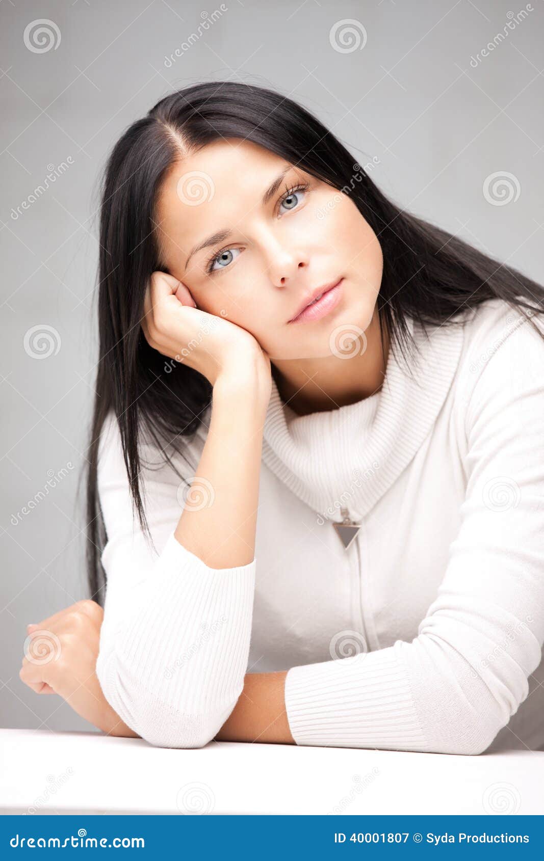 Mujer tranquila y seria imagen de archivo. Imagen de pensativo - 40001807