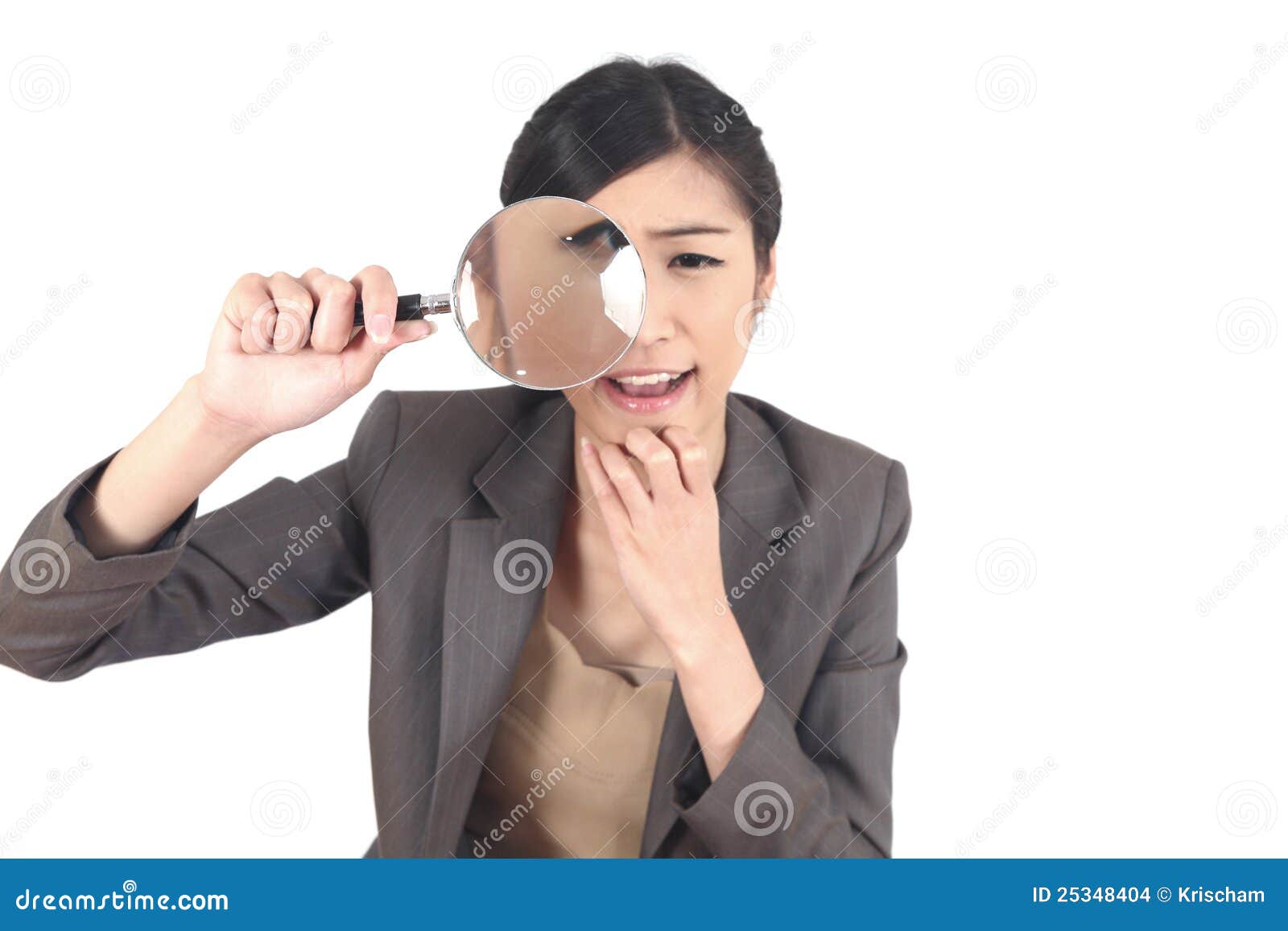 Mujer y el magnificar foto de archivo. Imagen de examen - 25348404