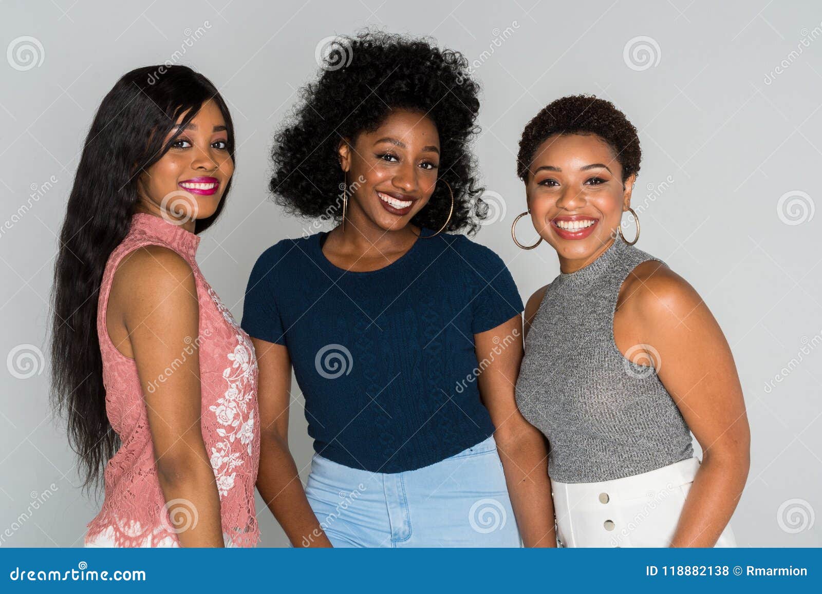Mujeres afroamericanas foto de archivo. Imagen de sonrisa - 118882138