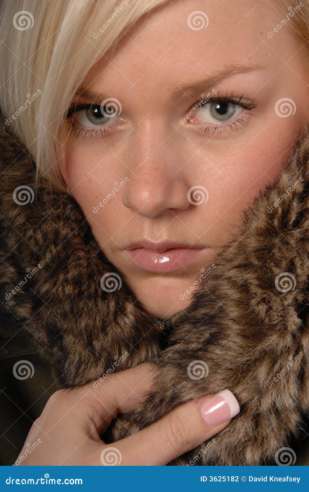 Mujeres en piel falsa foto de archivo. Imagen de invierno - 3625182