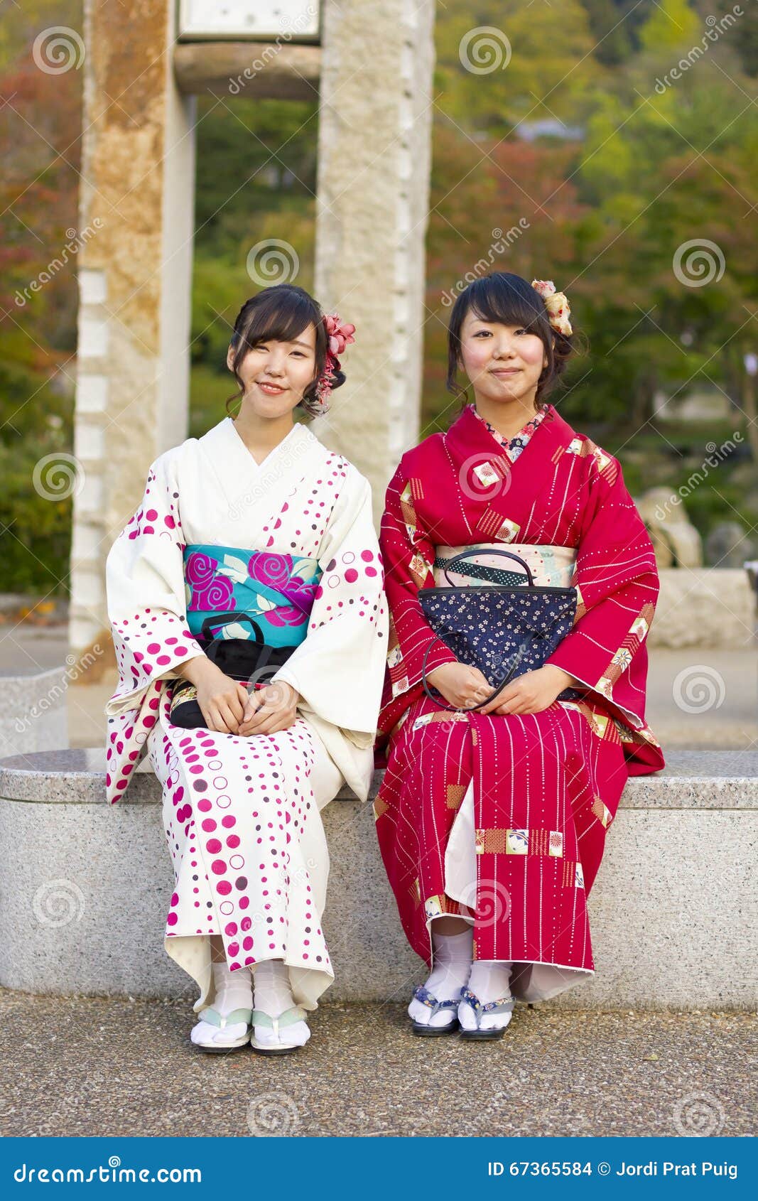 Mujeres Japonesas Que Llevan La Ropa Tradicional Imagen de archivo ...