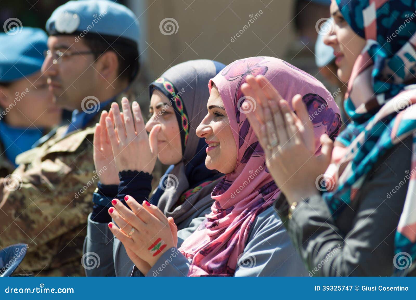 Mujeres libanesas fotografía editorial. Imagen de donaciones - 39325747