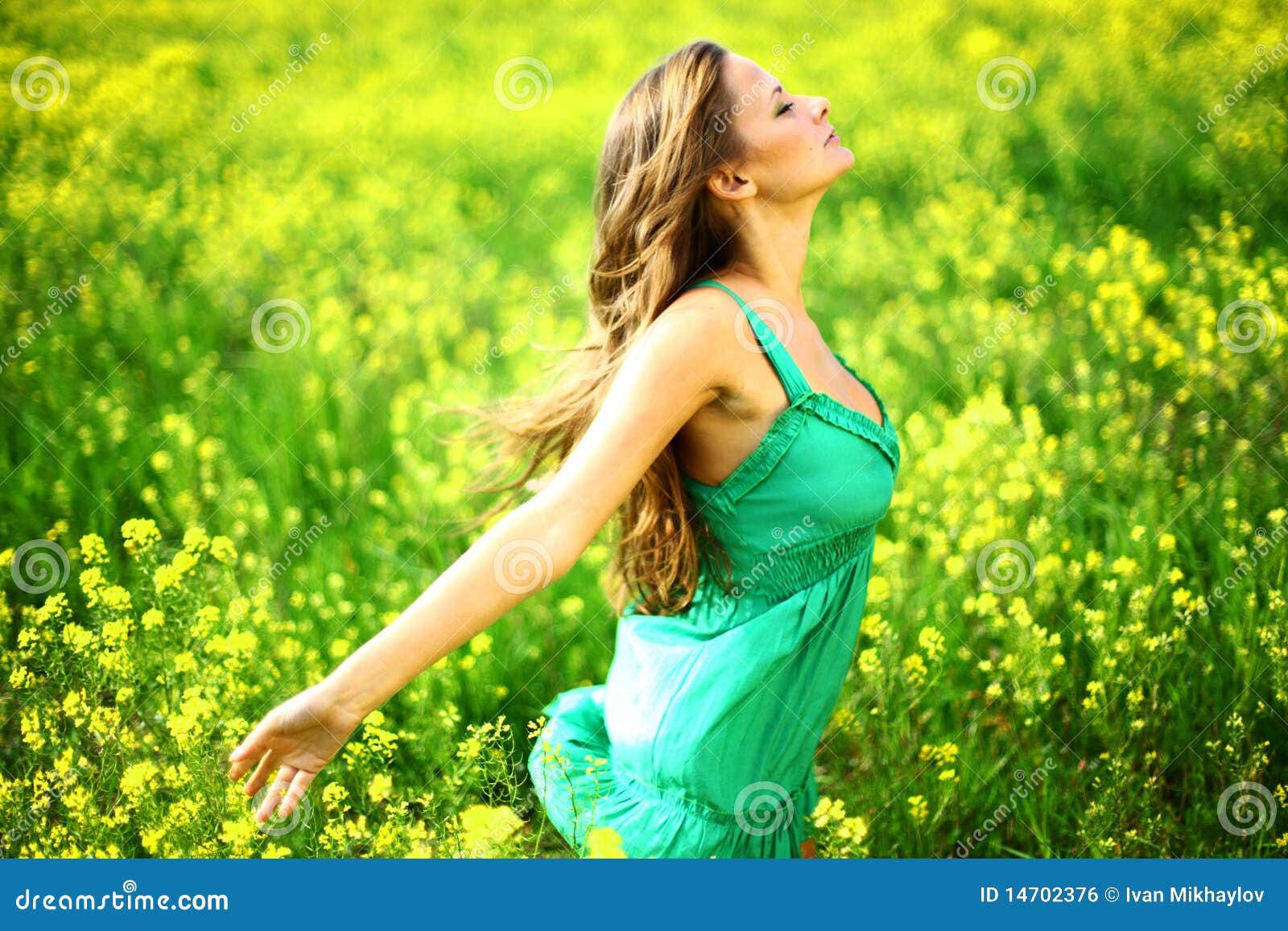 Mujeres libres foto de archivo. Imagen de frescura, hierba - 14702376