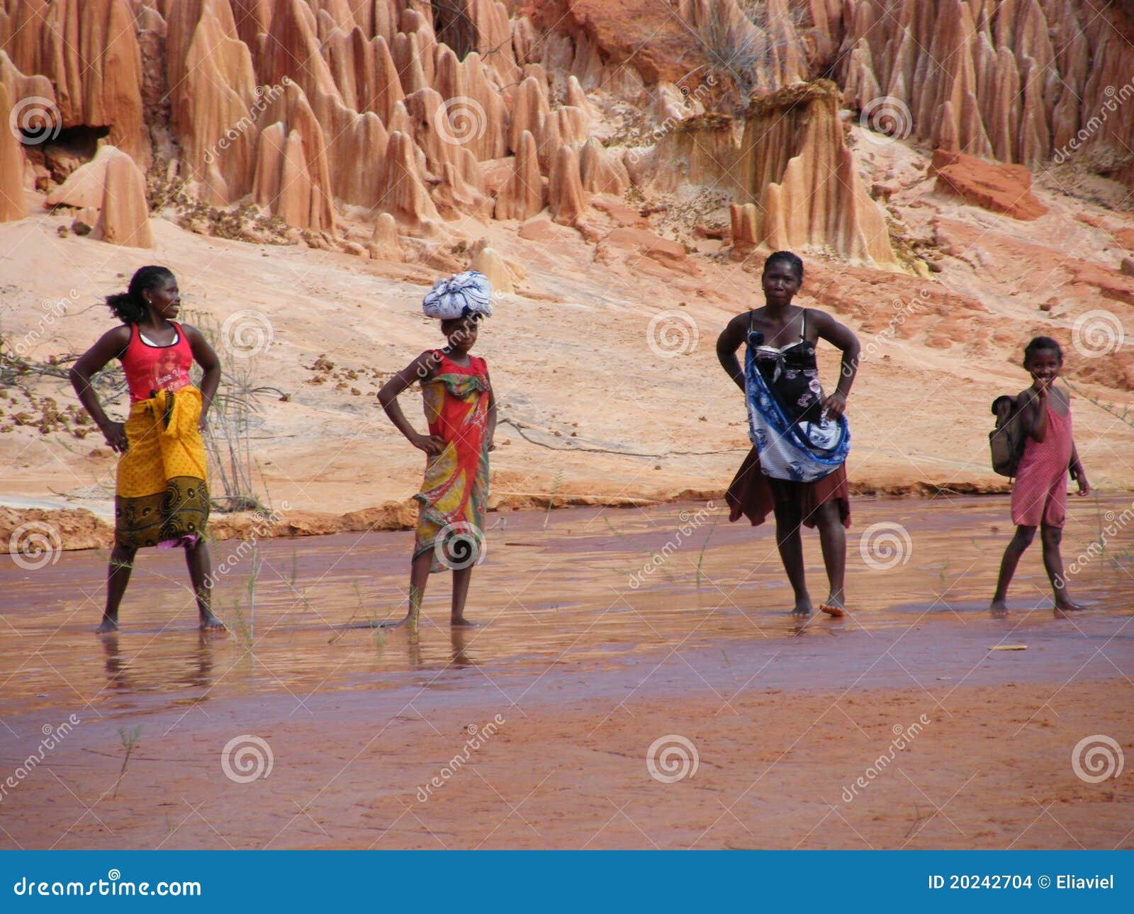 Mujeres malgaches nativas imagen de archivo editorial. Imagen de ...