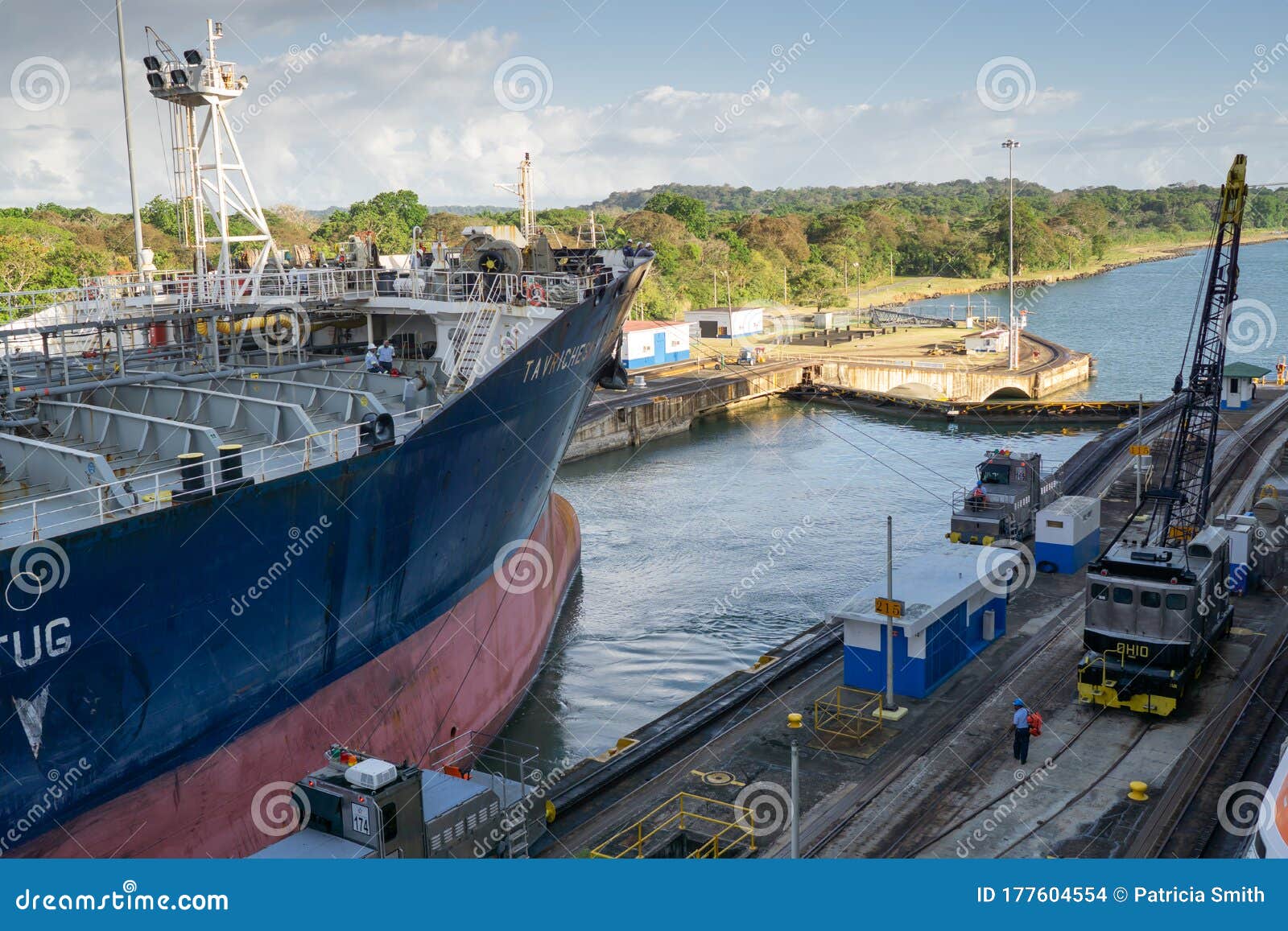 Mules Pull Ship in Gatun Locks Editorial Stock Image - Image of tourism ...
