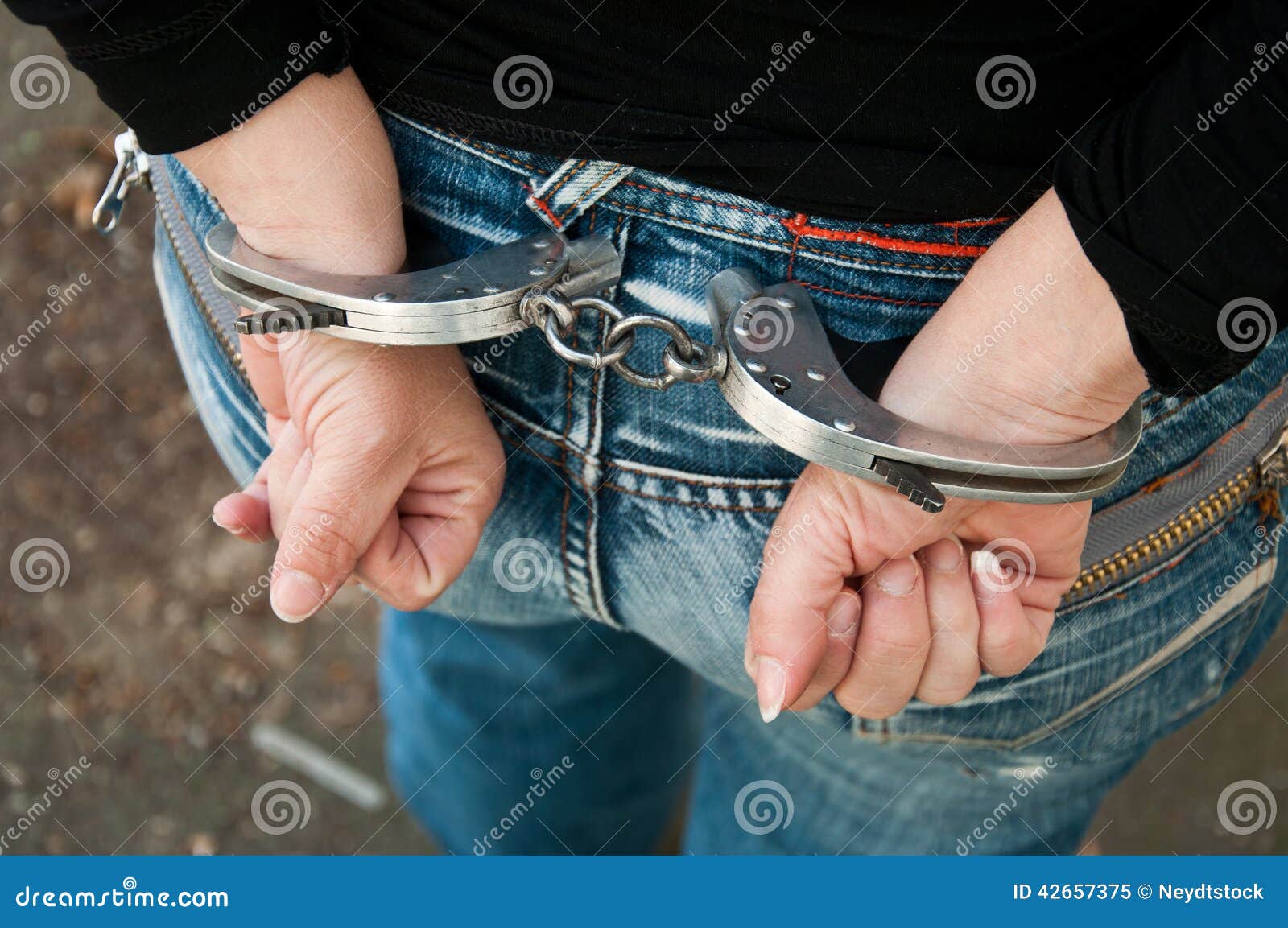 Mulher algemada imagem de stock. Imagem de cadeia, humano - 42657375