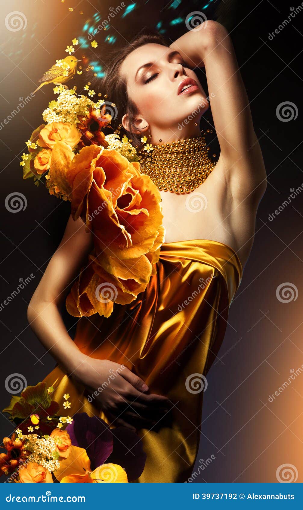 Mulher Atrativa No Vestido Amarelo Com Joia E Flores Foto de Stock ... Mulher Atrativa No Vestido Amarelo Com Joia E Flores Foto de Stock ...