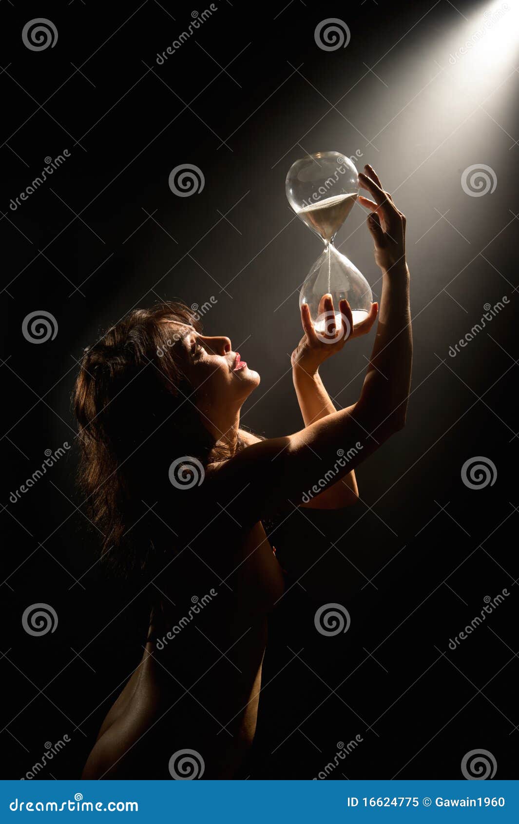 Mulher com ampulheta imagem de stock. Imagem de abdômen - 16624775