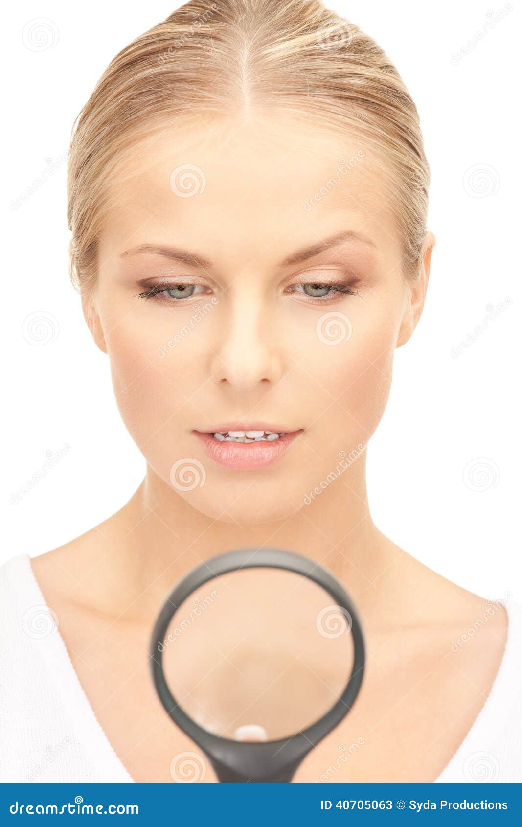 Mulher com lupa imagem de stock. Imagem de atrativo, lente - 40705063