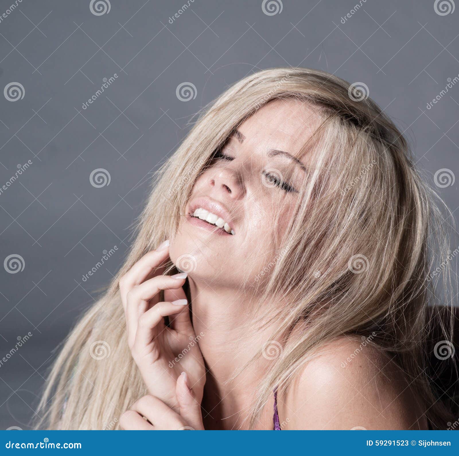 Mulher Com Olhar Da êxtase Na Cara Imagem de Stock - Imagem de ...