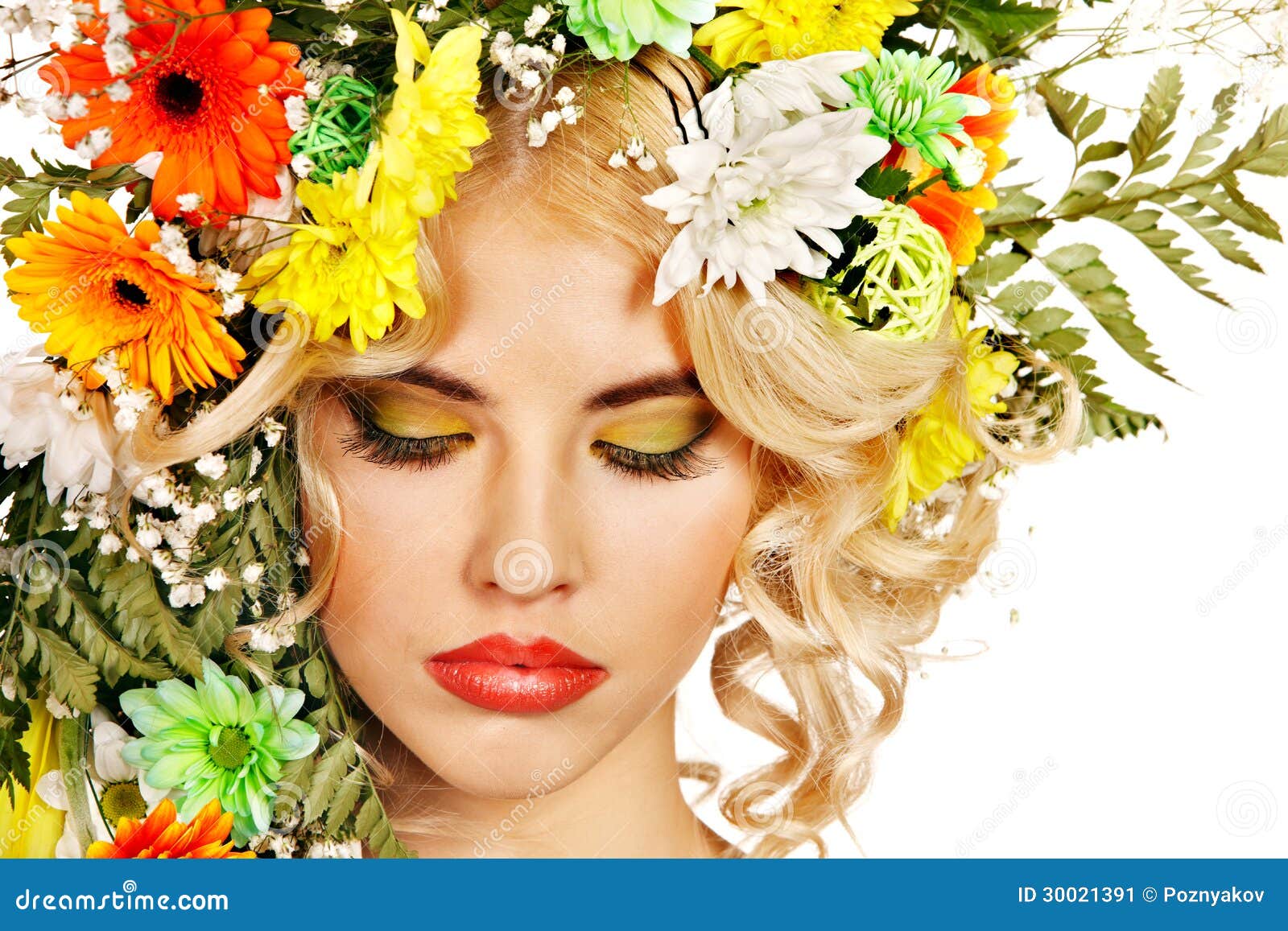 A Mulher Com Compo E Floresce. Imagem de Stock - Imagem de cabelo, isolado: 30021391