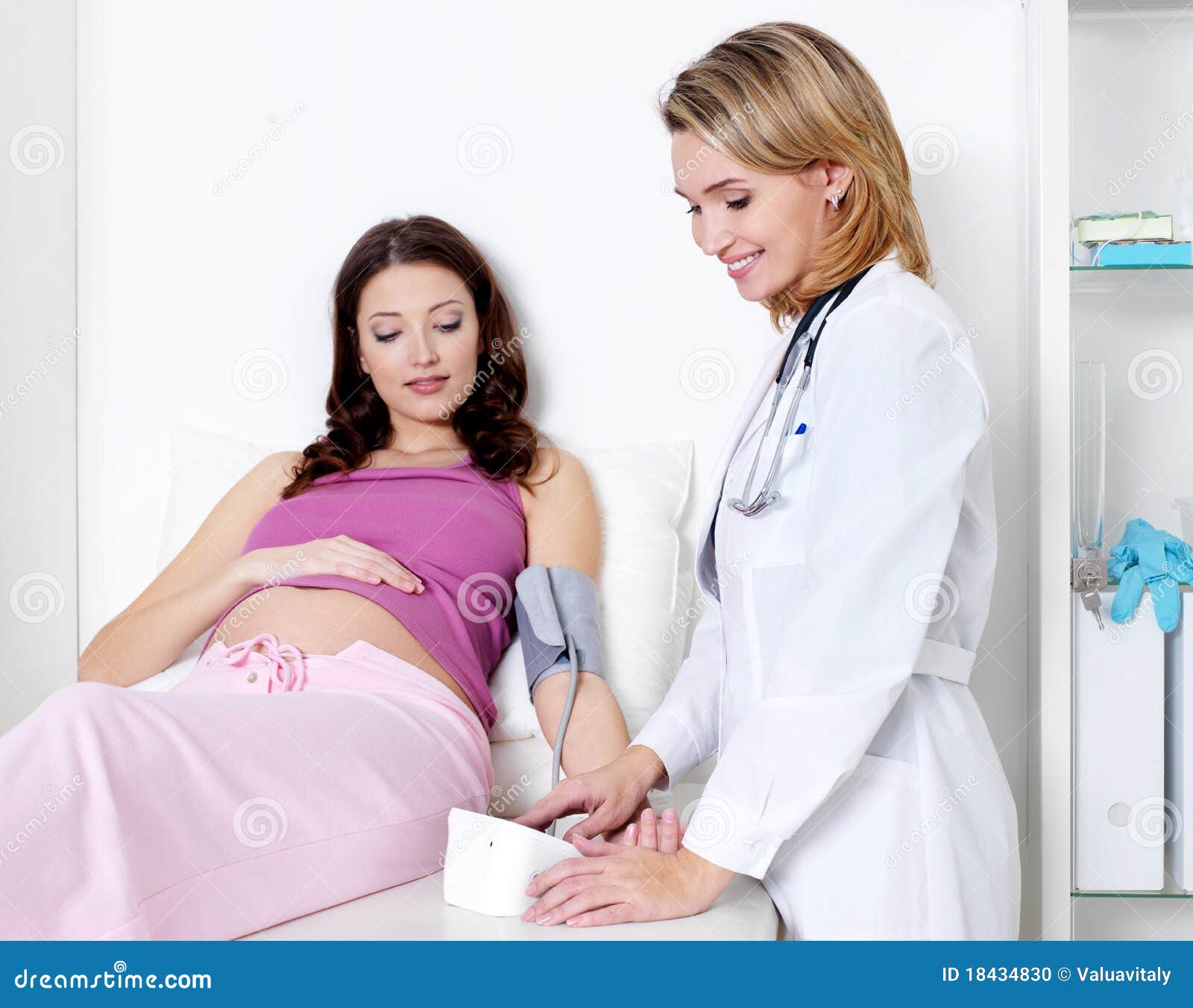 Mulher gravida no hospital foto de stock. Imagem de gravidez - 18434830