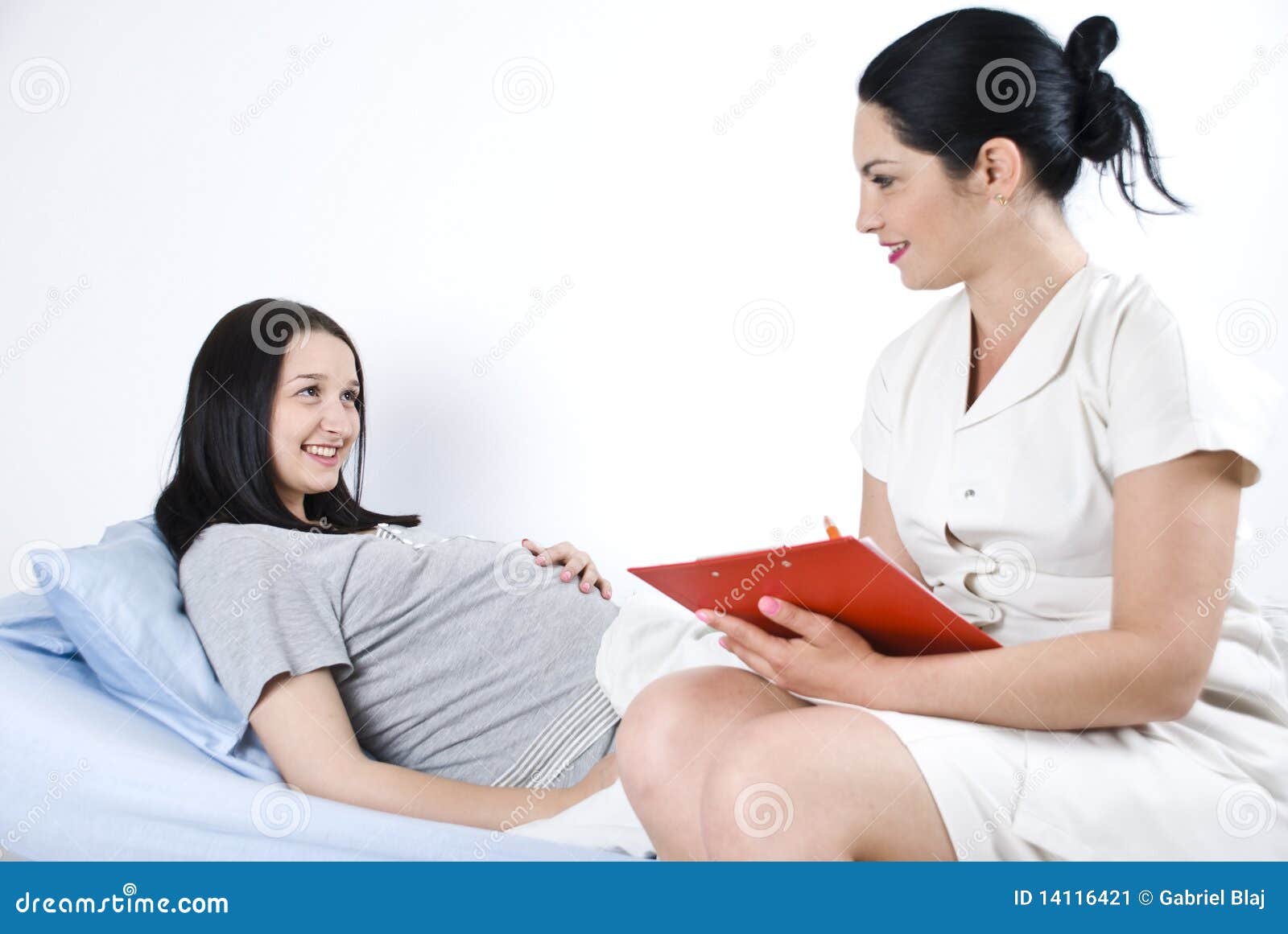 Mulher Gravida No Hospital Com Doutor Imagem de Stock - Imagem de ...