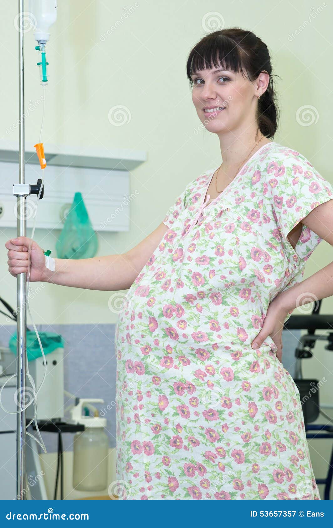 Mulher Gravida Nova No Hospital De Maternidade Imagem de Stock - Imagem ...