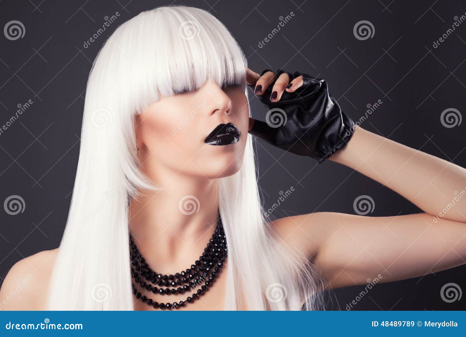 Mulher loura bonita imagem de stock. Imagem de cabelo - 48489789