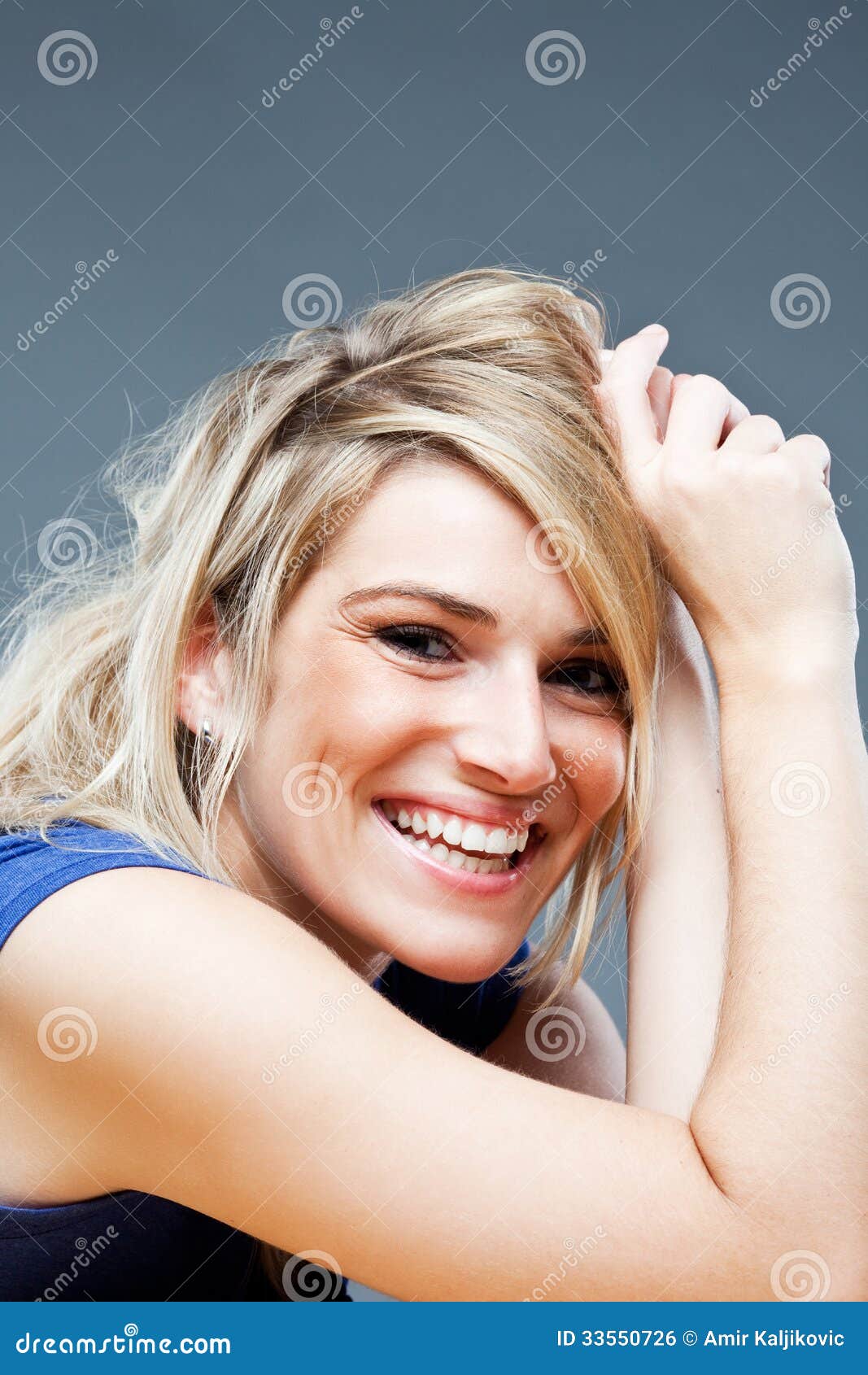 Mulher loura nova vivo foto de stock. Imagem de loira - 33550726