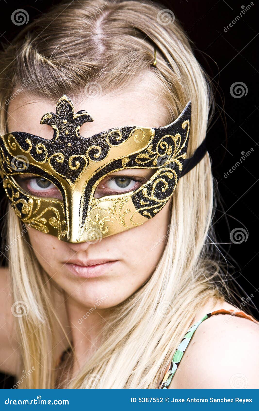 Mulher mascarada foto de stock. Imagem de mascarado, verde - 5387552