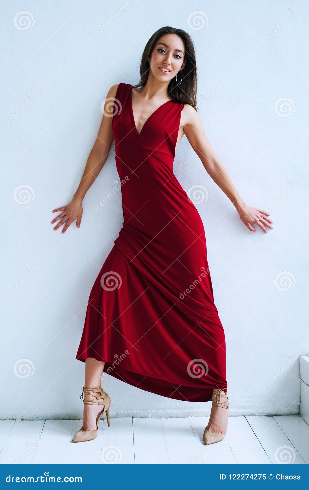 Mulher No Vestido Vermelho Imagem De Stock Imagem De Bonito 122274275