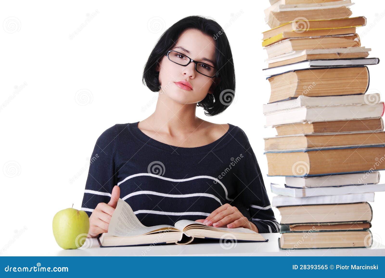 Mulher Nova Do Estudante Que Estuda Na Mesa Imagem de Stock - Imagem de ...