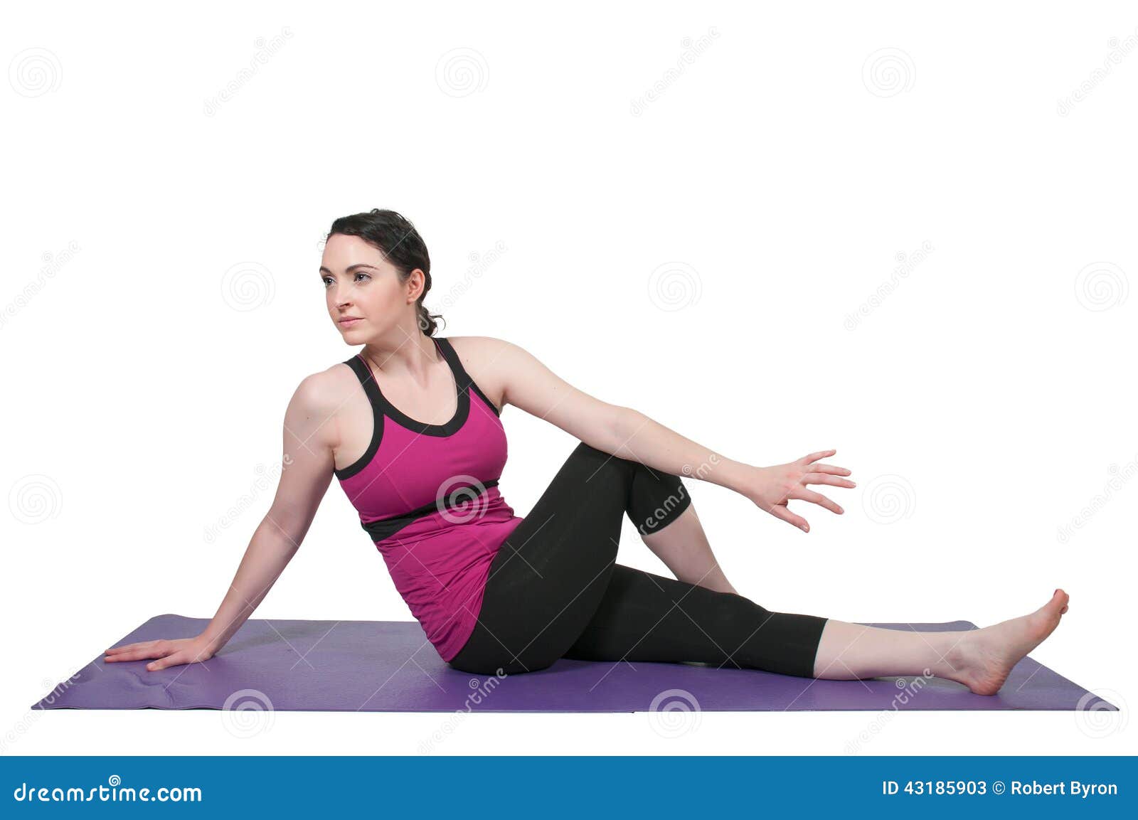 Mulher que faz a ioga imagem de stock. Imagem de esporte - 43185903