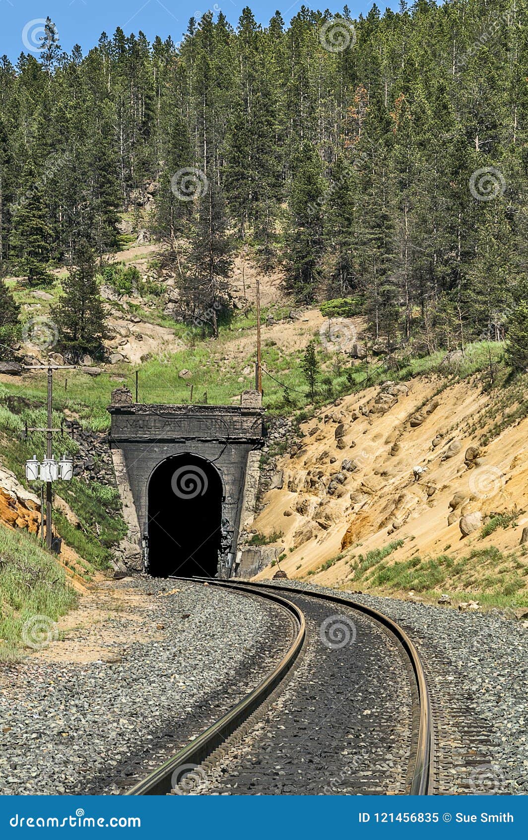 Mullan-Eisenbahn-Tunnel in Montana Stockbild - Bild von felsen ...