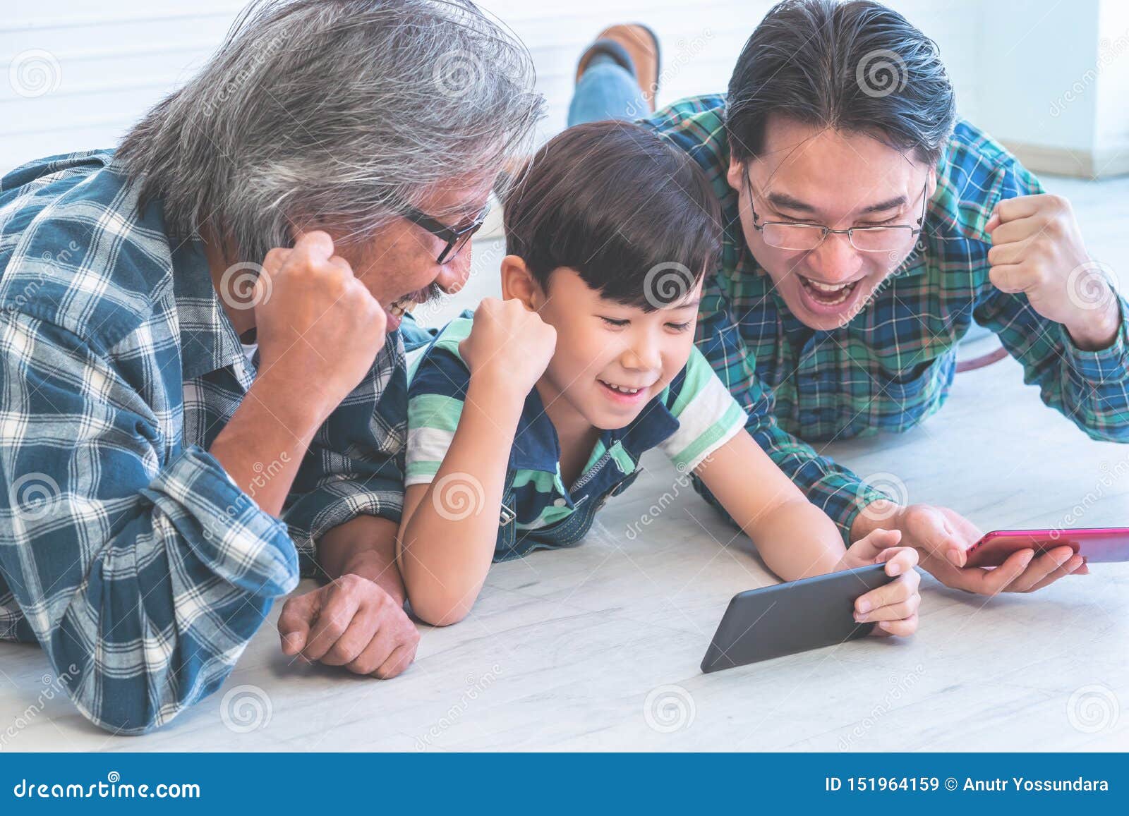 Multi Generation Family Having Success Using Mobile Internet Technology ...