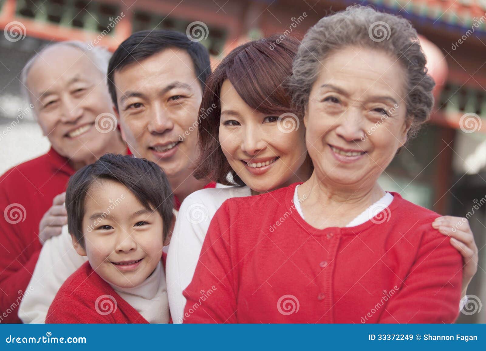 Multi-generation Family in Traditional Chinese Courtyard Stock Image ...