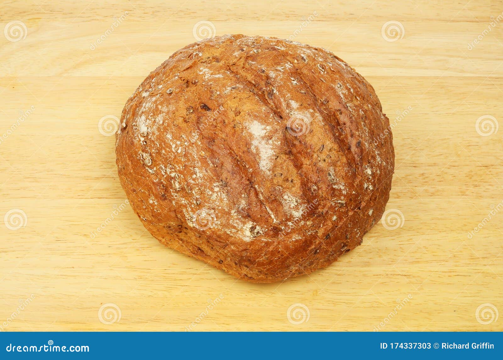 Multi seed cob loaf stock image. Image of wooden, round - 174337303