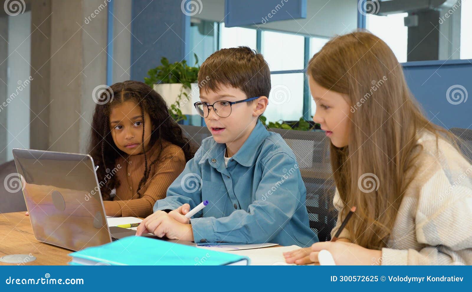 Multiracial Children Junior Students Classmates Learning Online ...