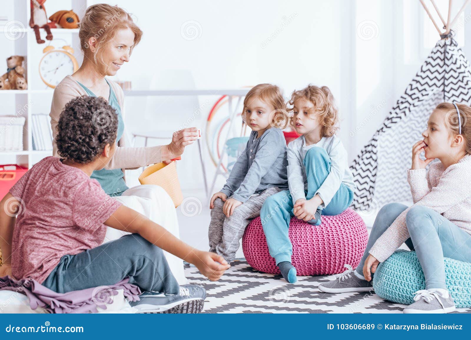 Multiculturele Groep Kinderen Stock Afbeelding - Image of activiteit ...