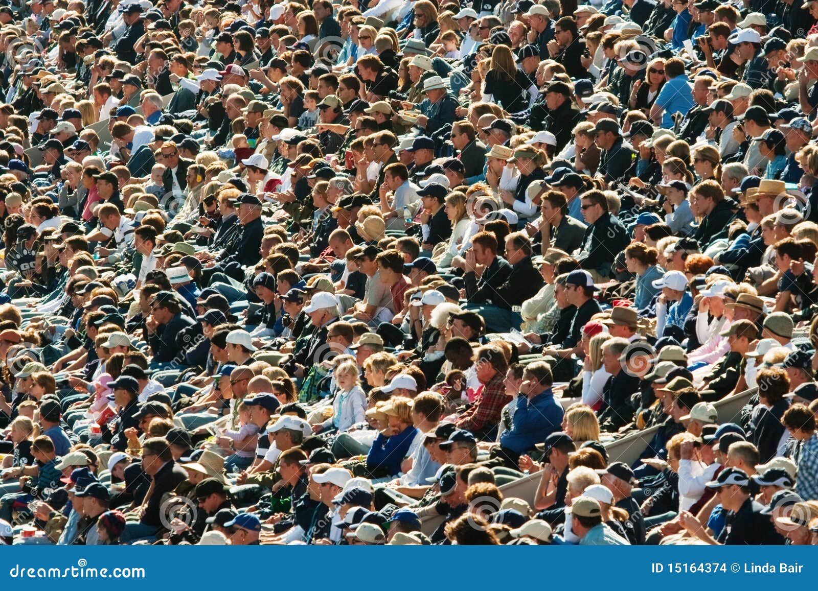 Multidão foto de stock. Imagem de futebol, ostentar, jogo - 15164374