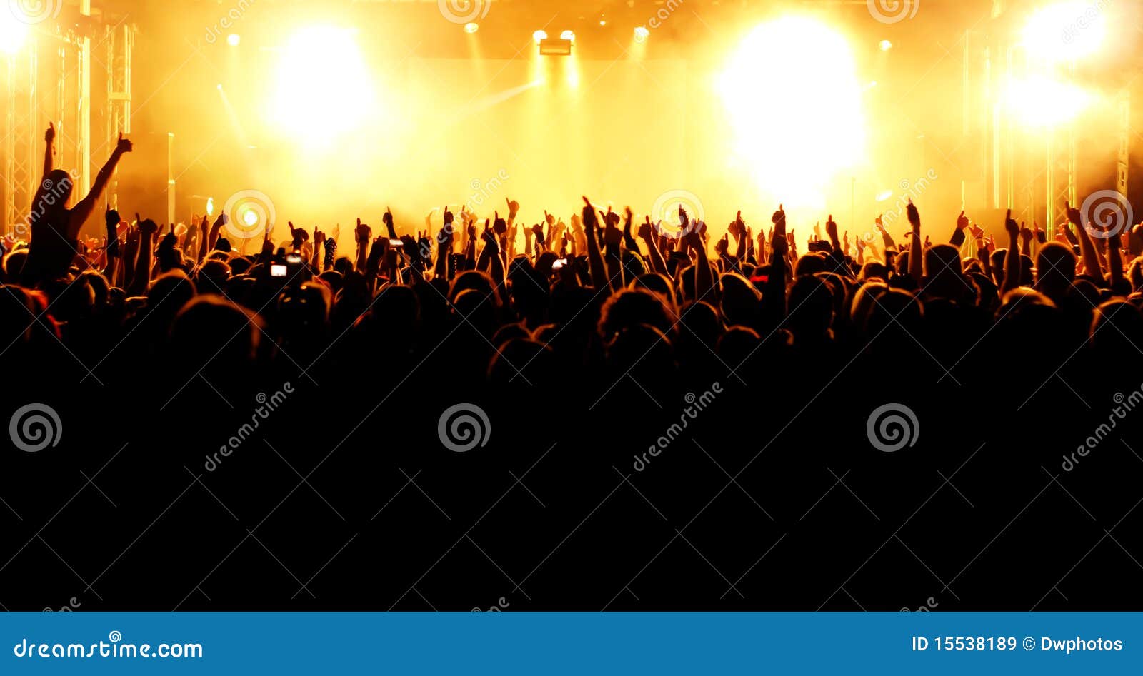 Multidão do concerto imagem de stock. Imagem de vocal - 15538189