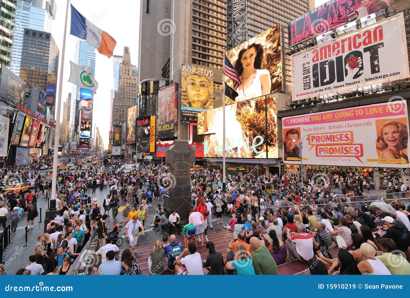 Multidão do Times Square imagem de stock editorial. Imagem de outdoors ...