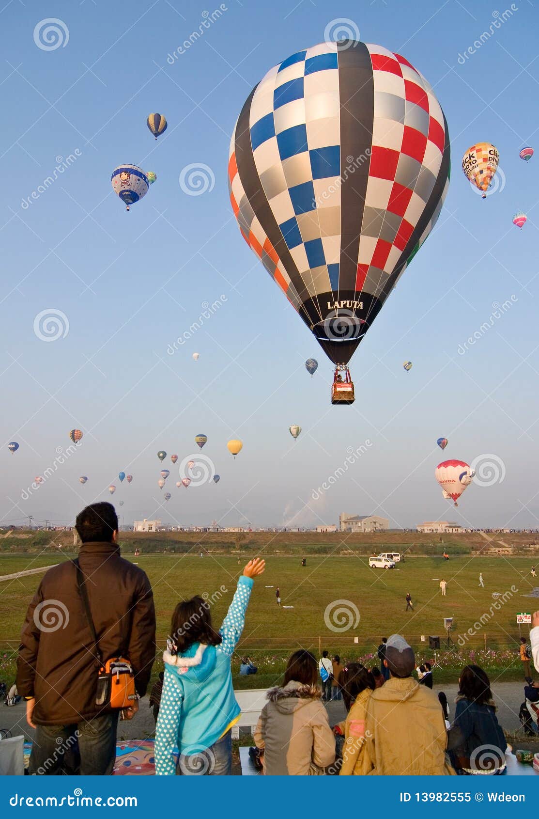 Multiple Hot Air Balloons Lift Off Editorial Image - Image of colored ...
