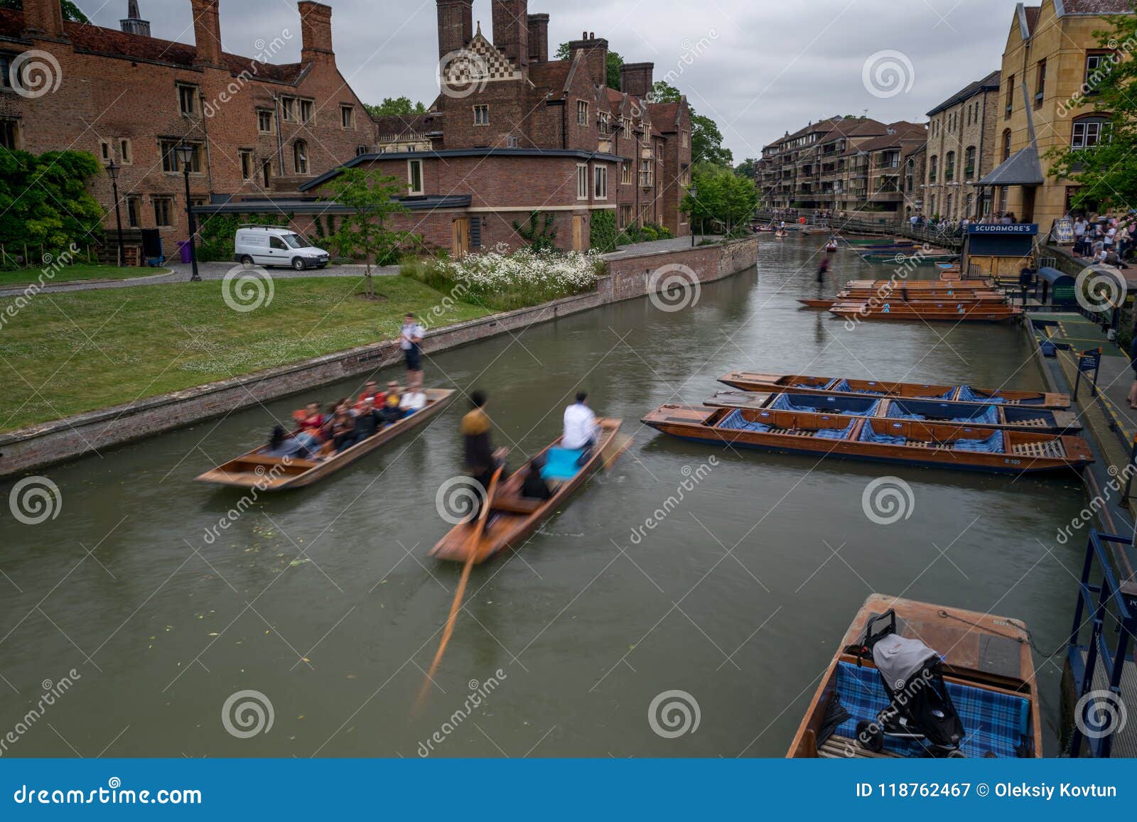Punting on a River Cam in Cambridge Stock Image - Image of architecture ...