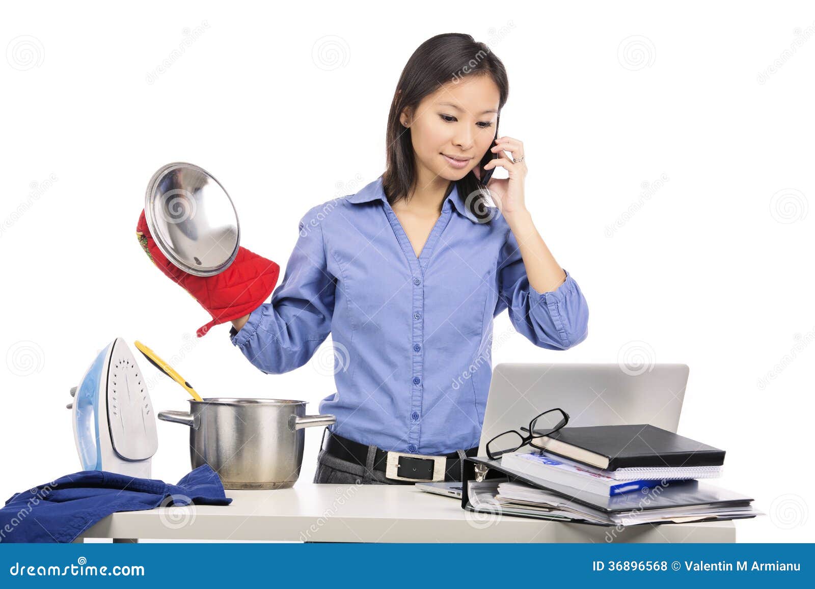 Multitasking arkivfoto. Bild av multitasking, matlagning - 36896568