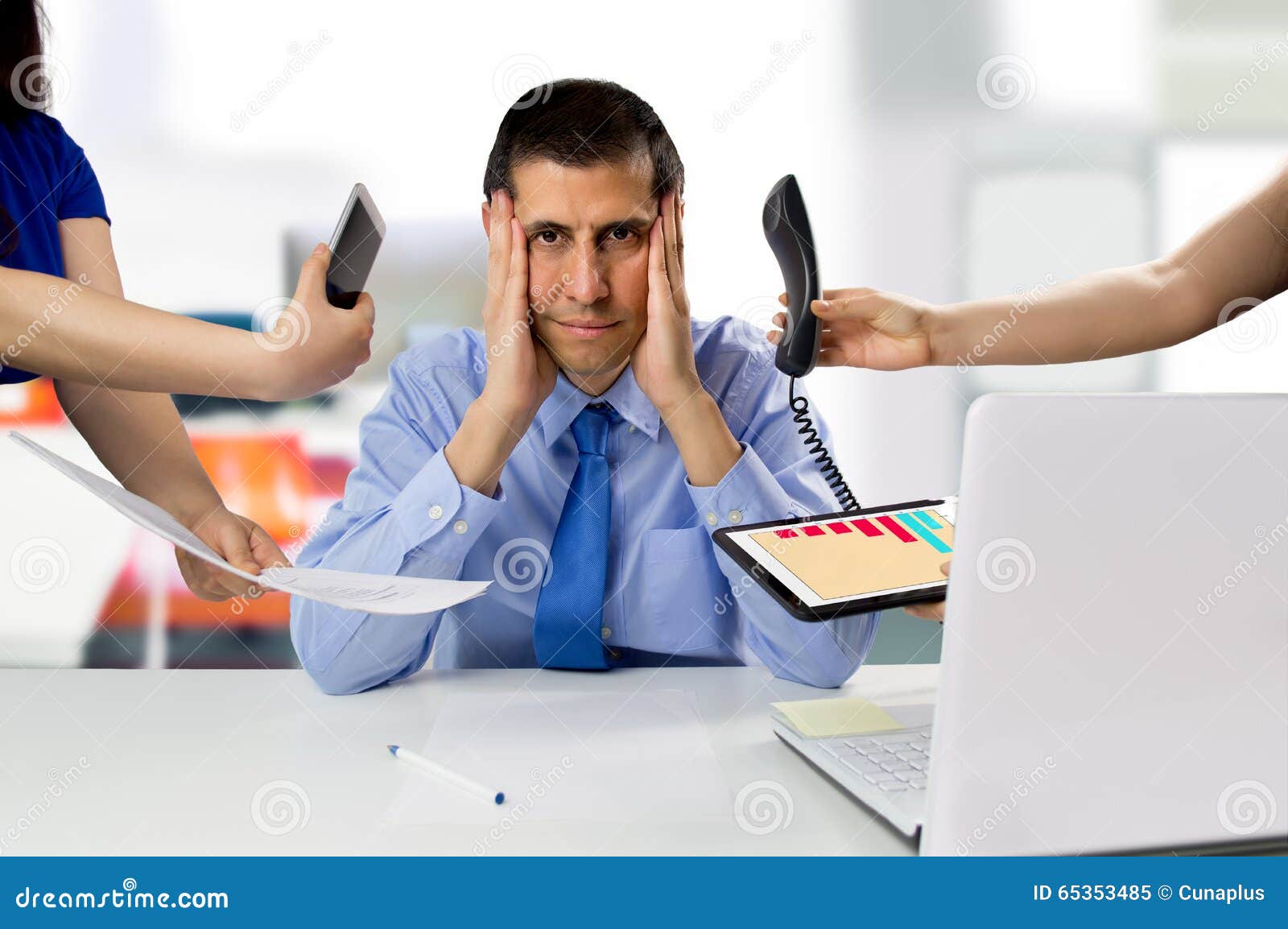 Multitasking image stock. Image du businessman, collègue - 65353485