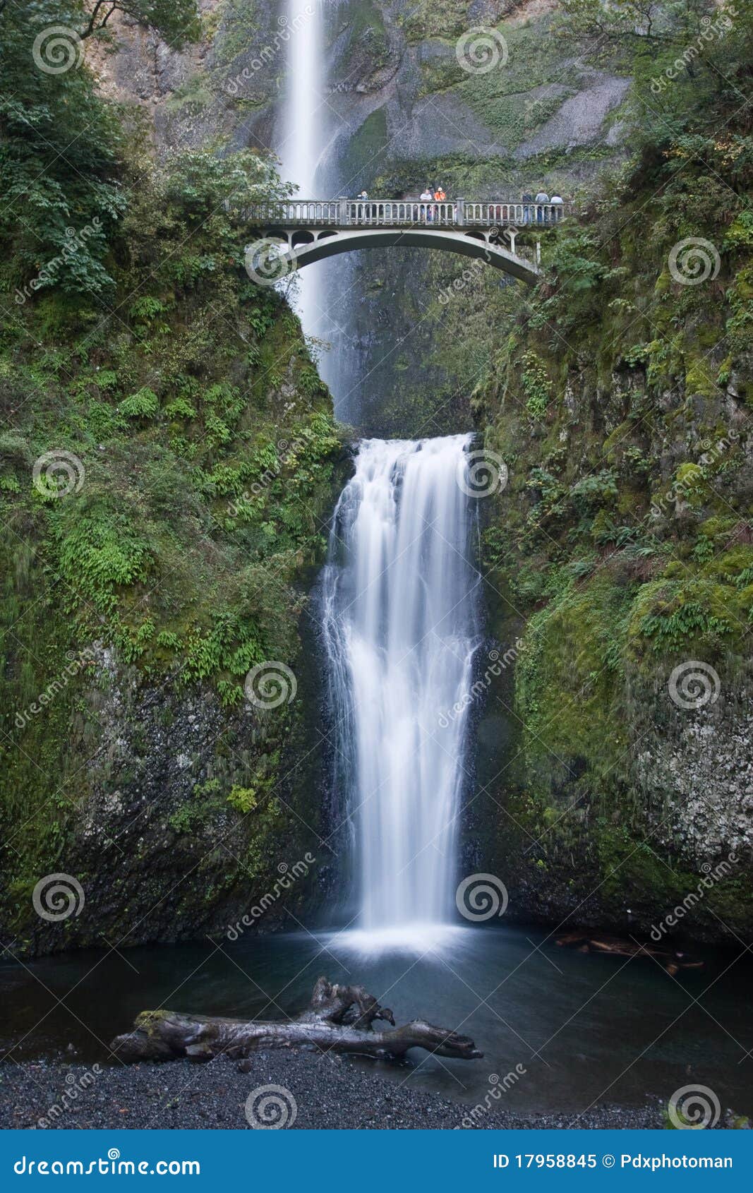 Multnomah Falls stock image. Image of travel, water, waterfall - 17958845