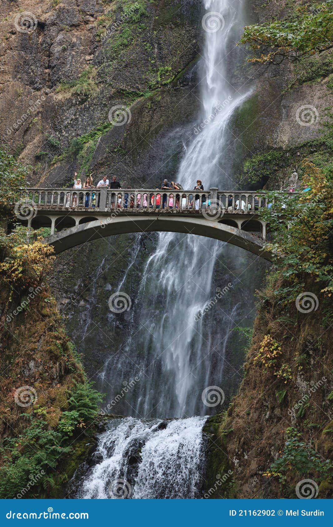 Multnomah Falls editorial photography. Image of scenic - 21162902